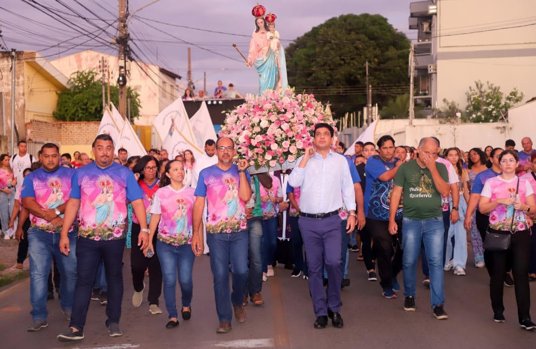 Adoração Procissão E Missa Marcam Abertura Das Festividades à Nossa